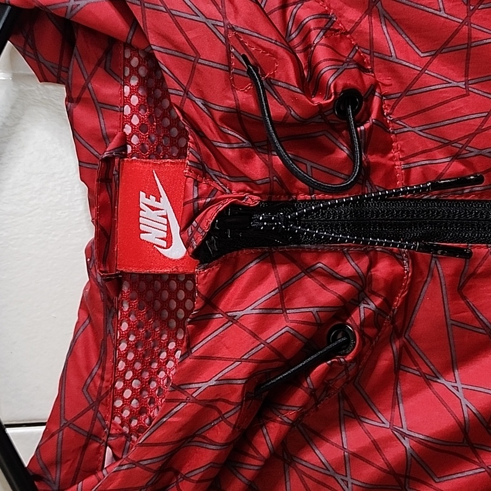 Retro Nike Red Windbreaker (Foldable) - Gem